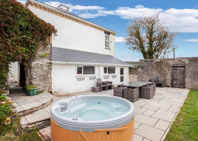 5 Anglesey Lodges and Log Cabins with Hot Tubs - Best Lodges With Hot Tubs